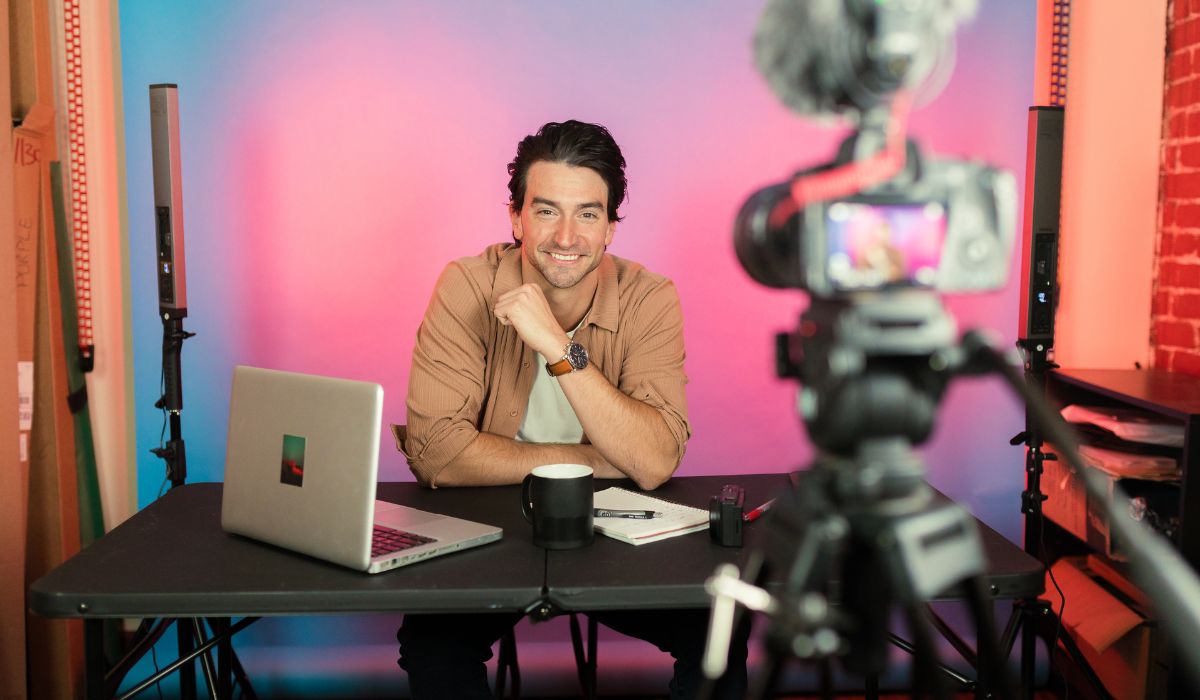 The Role of Social Media in Shaping Modern Celebrity Culture